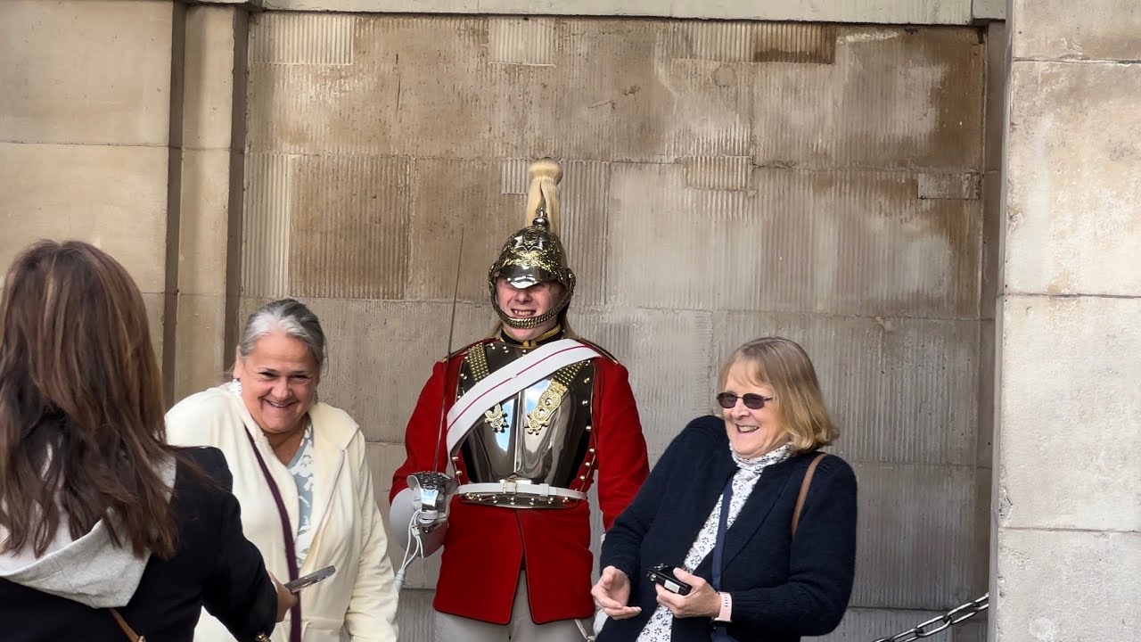 You Sound Like My Mum. king’s Guard Tells A Lady - YouTube