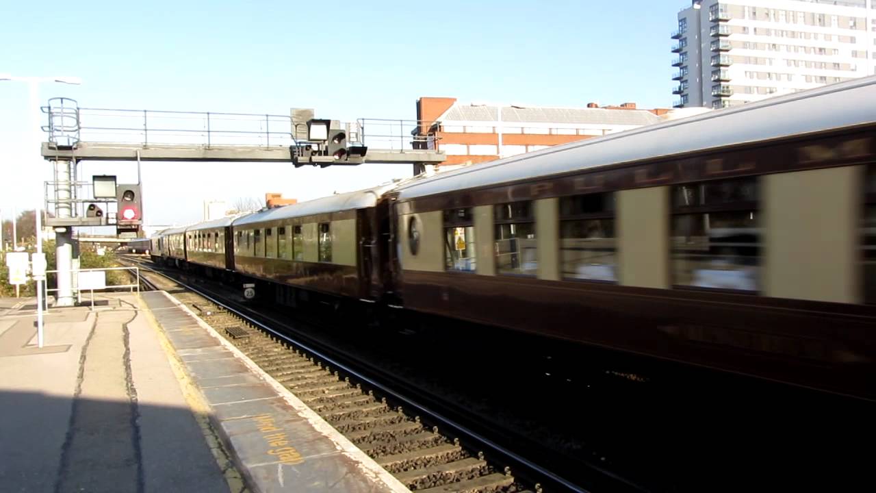 DB Silver Skip 67029 with it's new logo working a VSOE passes ...