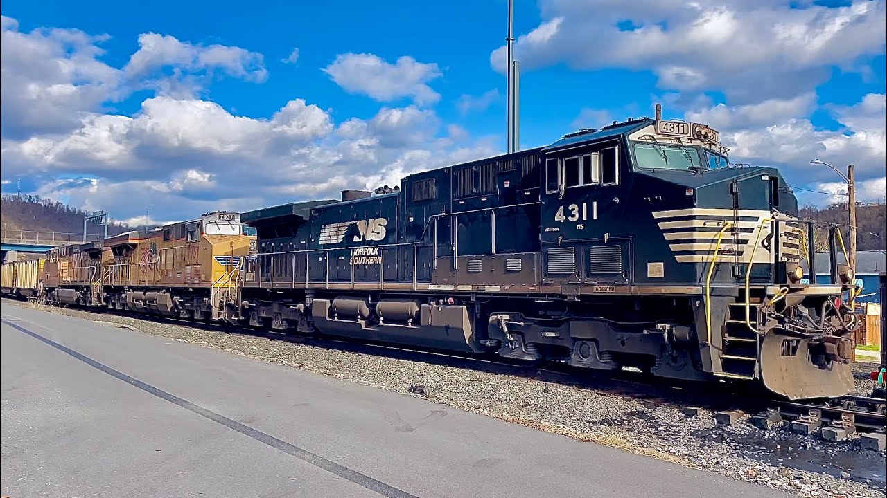 NS 553 with UP foreign power here on the NS Mon Line - YouTube