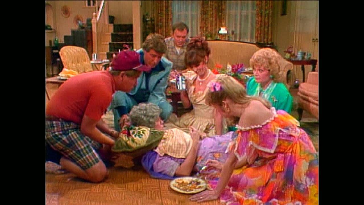 MAMA'S FAMILY - "Mama Ruins Naomi's Dinner Party" - 1983 - YouTube