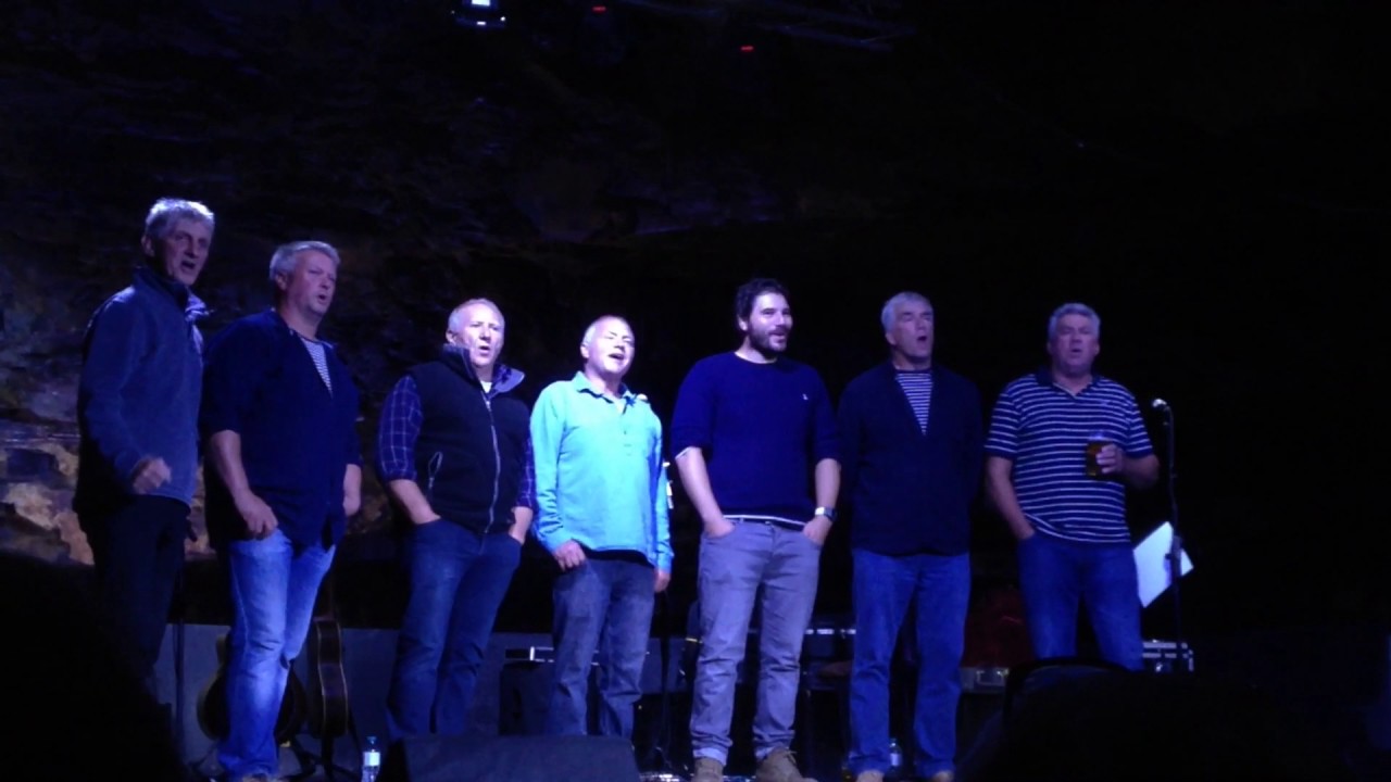 Port Isaac's Fisherman's Friends singing Stormalong John 2017 - YouTube