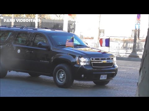 US vice president Kamala HARRIS salutes from her car and her huge ...
