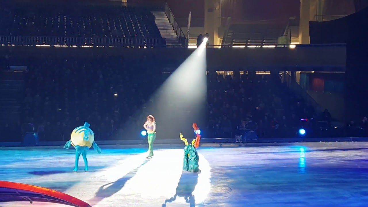 Disney on ice. Ariel falls. - YouTube