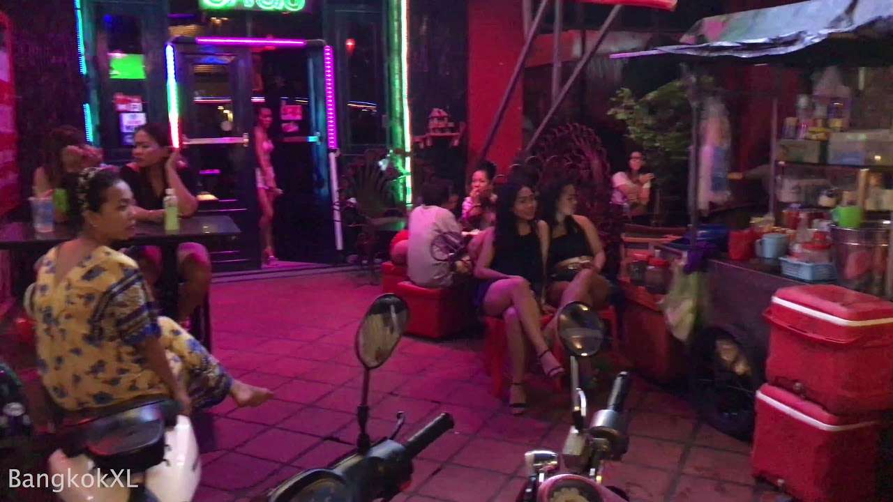 Jamming On Street 136 In Phnom Penh - YouTube