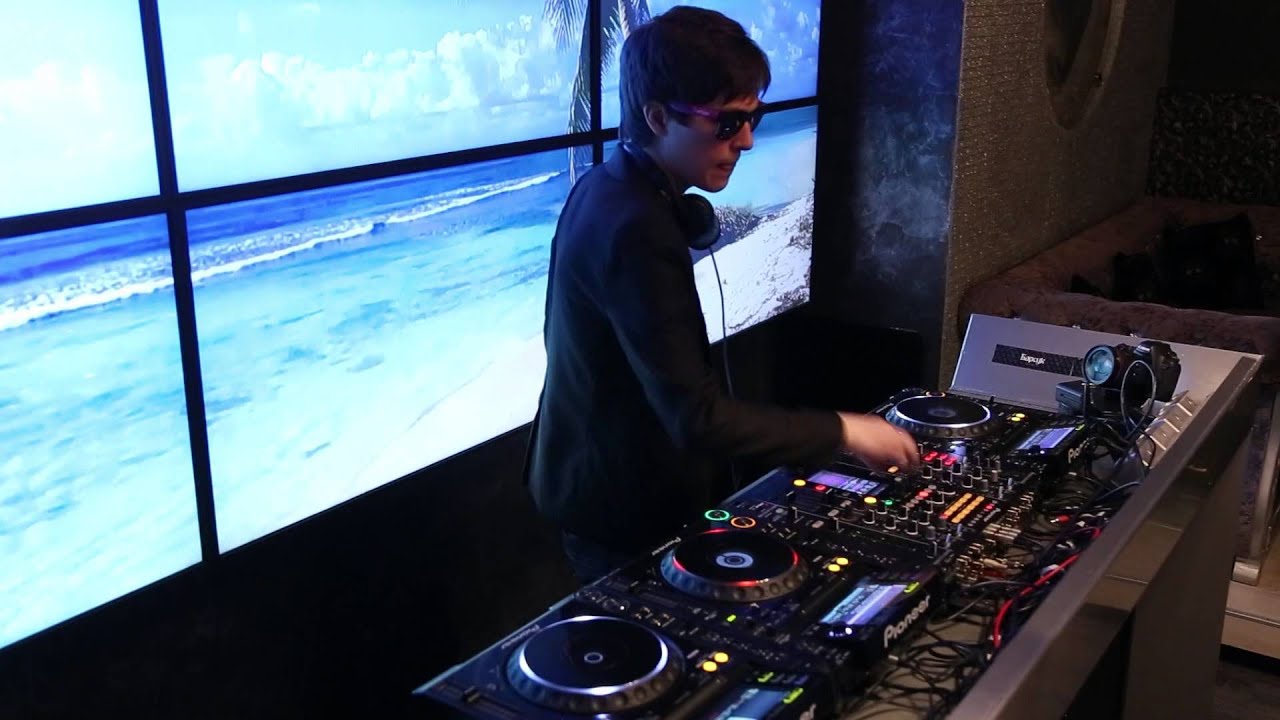 Ivan Neo @ bar|club Barsuk (live mix) - YouTube