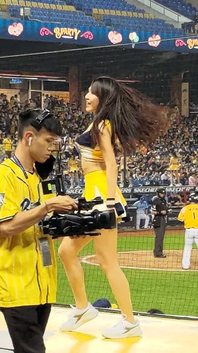 「230422」對手局間換投曲『嘿！這是我們兄弟』（PS Peggy） - YouTube