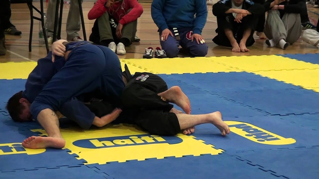 Submission #992 - Oliver Geddes vs Nathan Roberts - YouTube