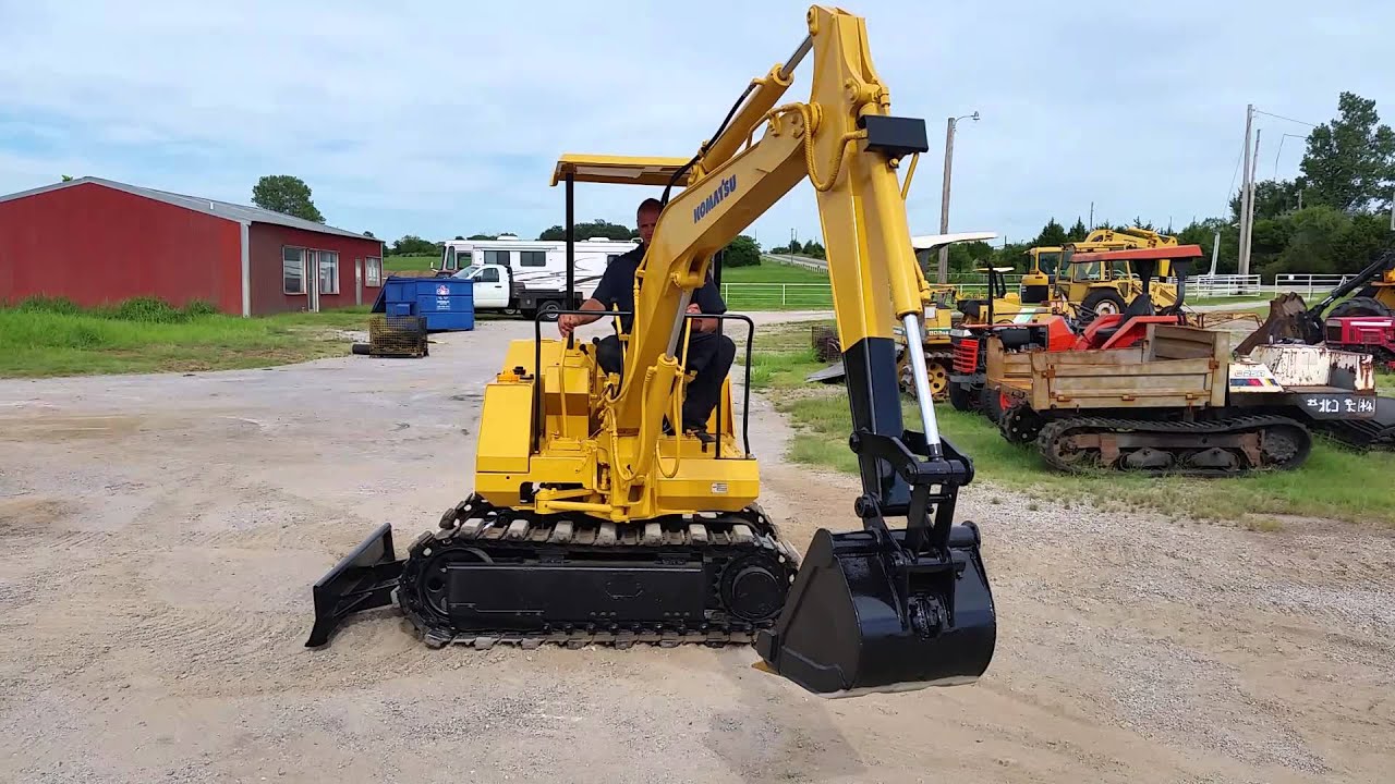 Komatsu PC10 8-12-15 - YouTube