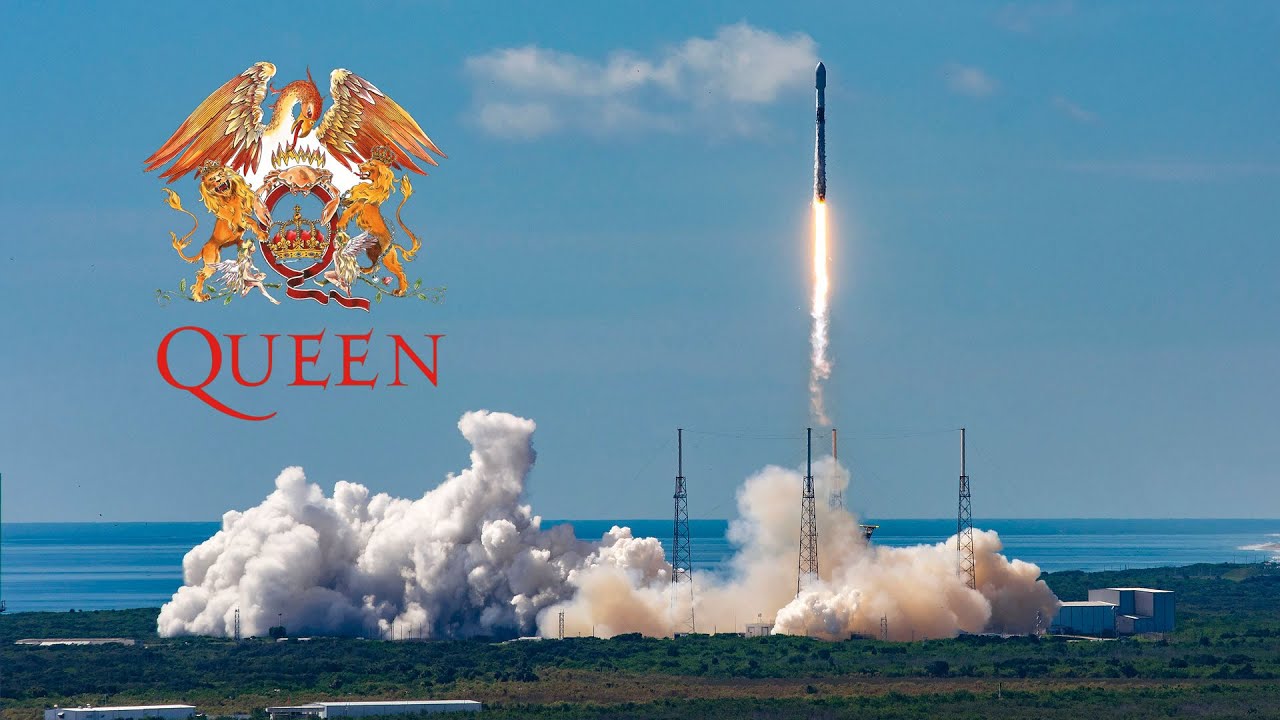 Queen's Space Christmas - YouTube