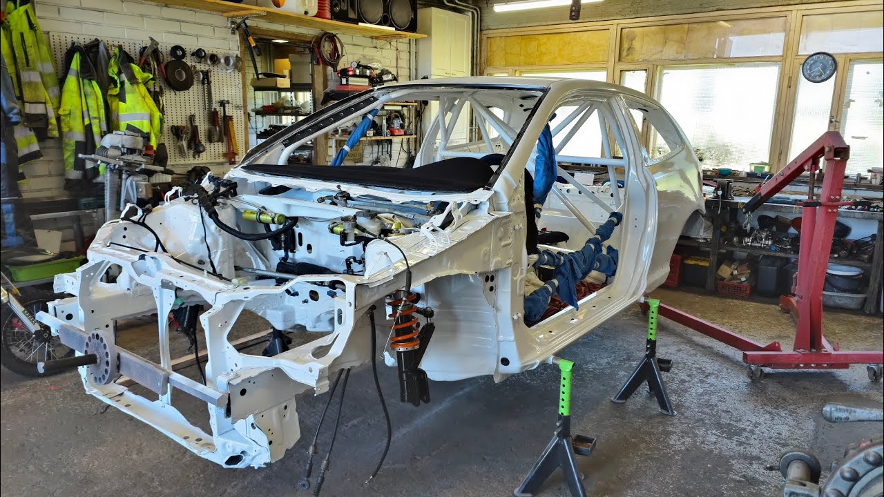 Honda Civic Type R Rallycar rebuild - YouTube