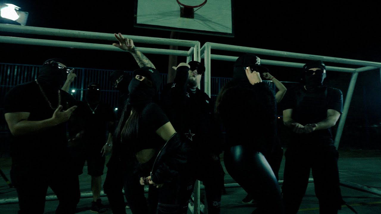 Danelly - EL COMBO DE 70 (Video Oficial) - YouTube