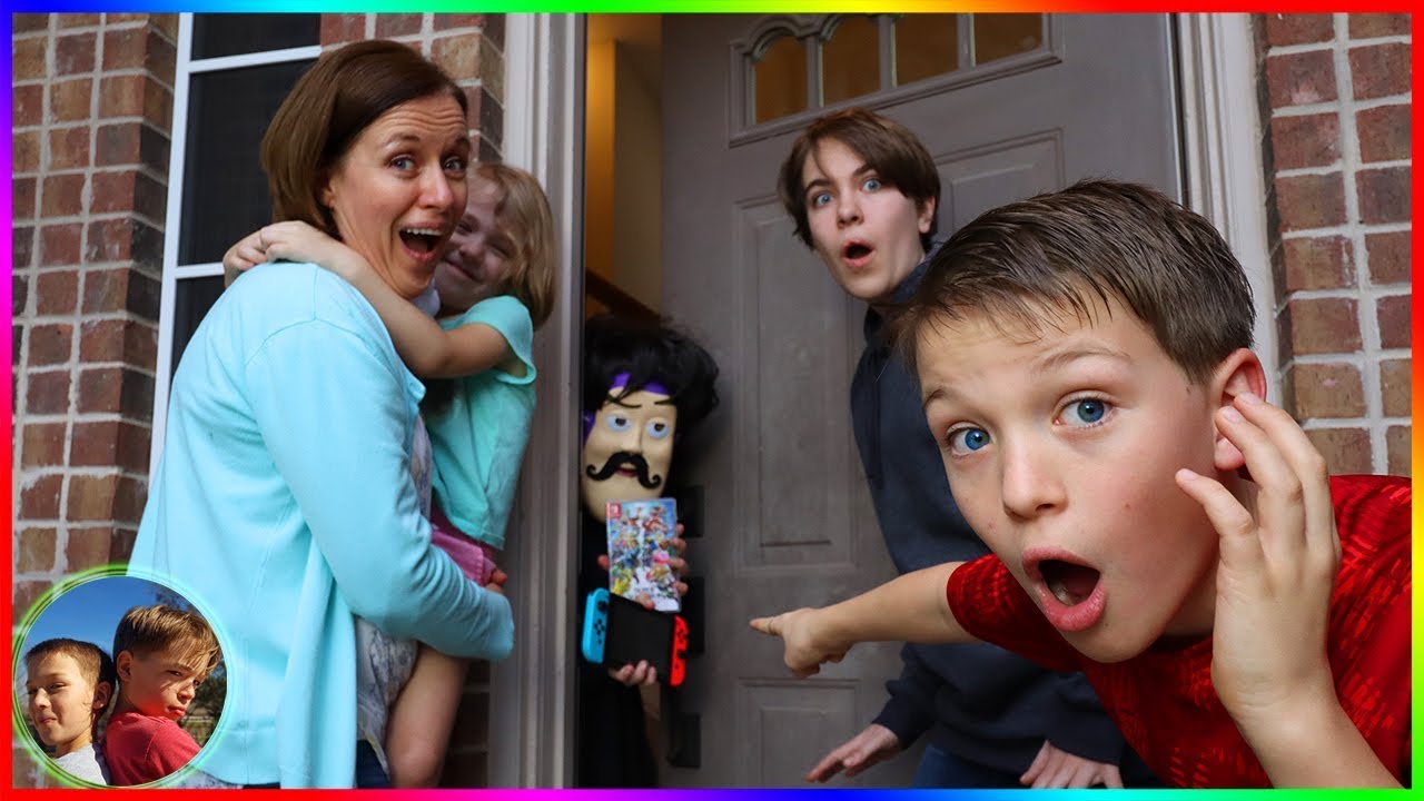 Hello Neighbor Game In Real Life! NINTENDO SWITCH Toy Scavenger Hunt ...