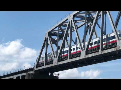 Amtrak Carl Sandburg 381 Going Through Quincy, Illinois - YouTube