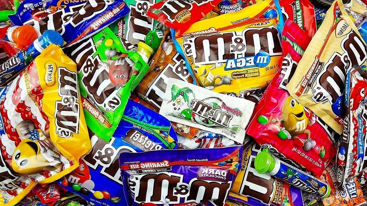 Unpacking Old M&M's Chocolate Candy Collection - YouTube