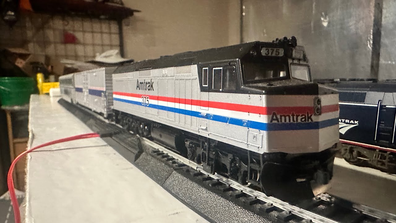 Amtrak F40PH #375 Running Around The Layout - YouTube