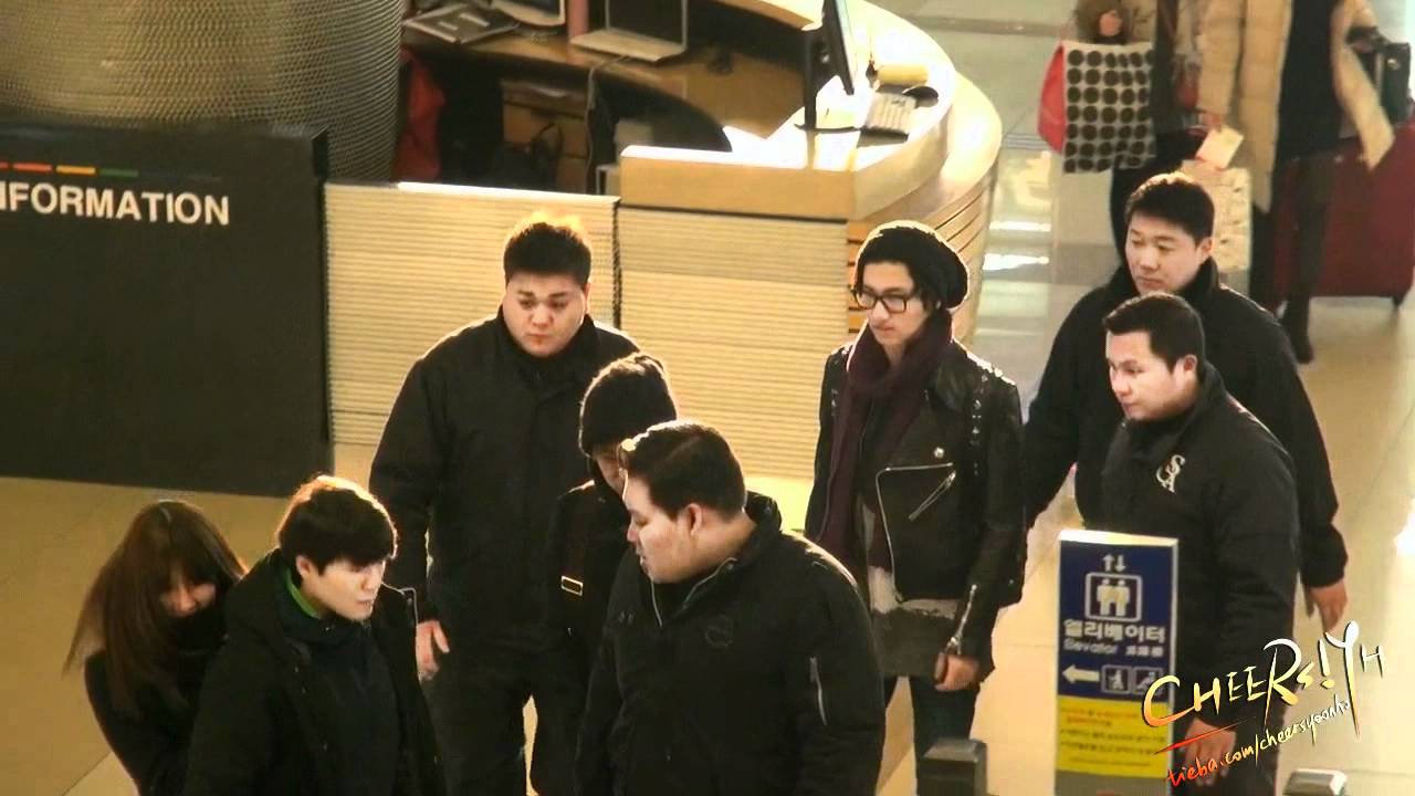 [CheersYoonho Bar]120122 Kimpo Airport-Yunho focus (byCircle) - YouTube
