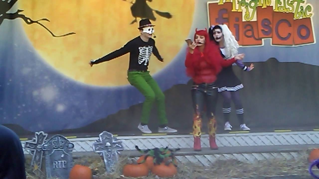A fright fatastic show at Idlewild and Soakzone for hallowboo - YouTube