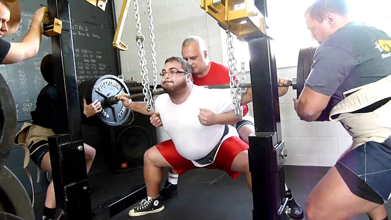 Mike Guay gym raw squat 685 lbs x 3 reps - YouTube