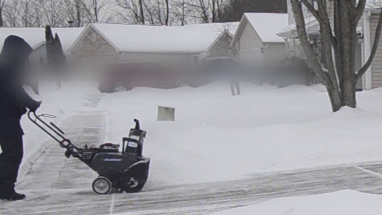Clearing snow with Murray 22-inch single stage snow thrower - YouTube