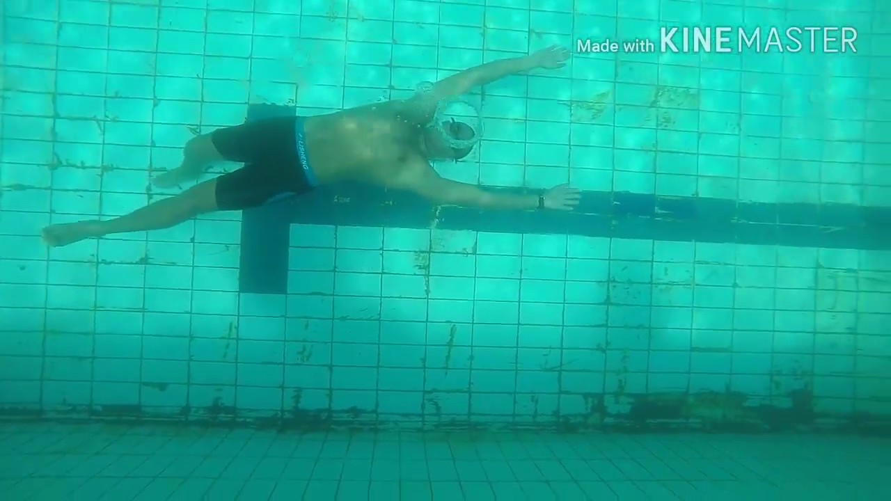 Underwater challenges / Bubble action at the bottom of the pool - YouTube