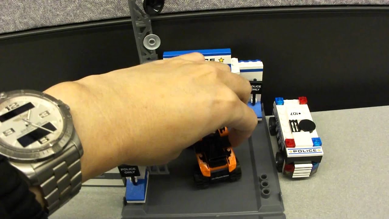 8211 LEGO Brick Street Getaway - YouTube