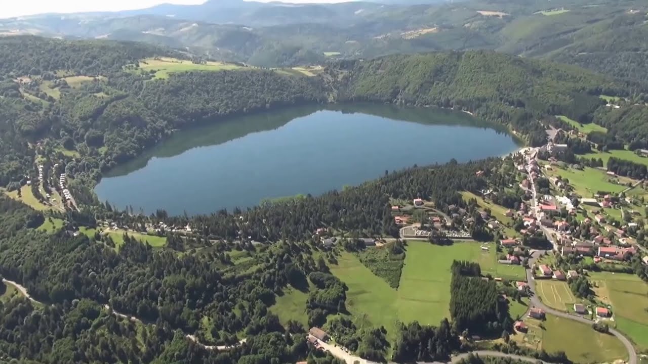 L’ARDÈCHE en AUTOGYRE Gerbier de Jonc, Lac D'Issarlés, Mont Mézenc ...