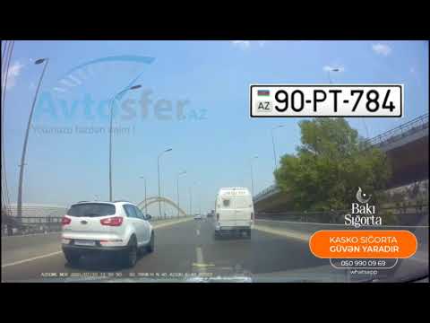 Bakıda təcili yardıma yol vermək istəyən sürücü qəzaya düşdü