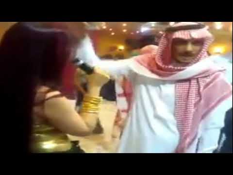 Arab Oil Tycoon Sheikh Throws Away 2 Million Dollars 2M To Dancer Arab Mujra 2019 4K Video