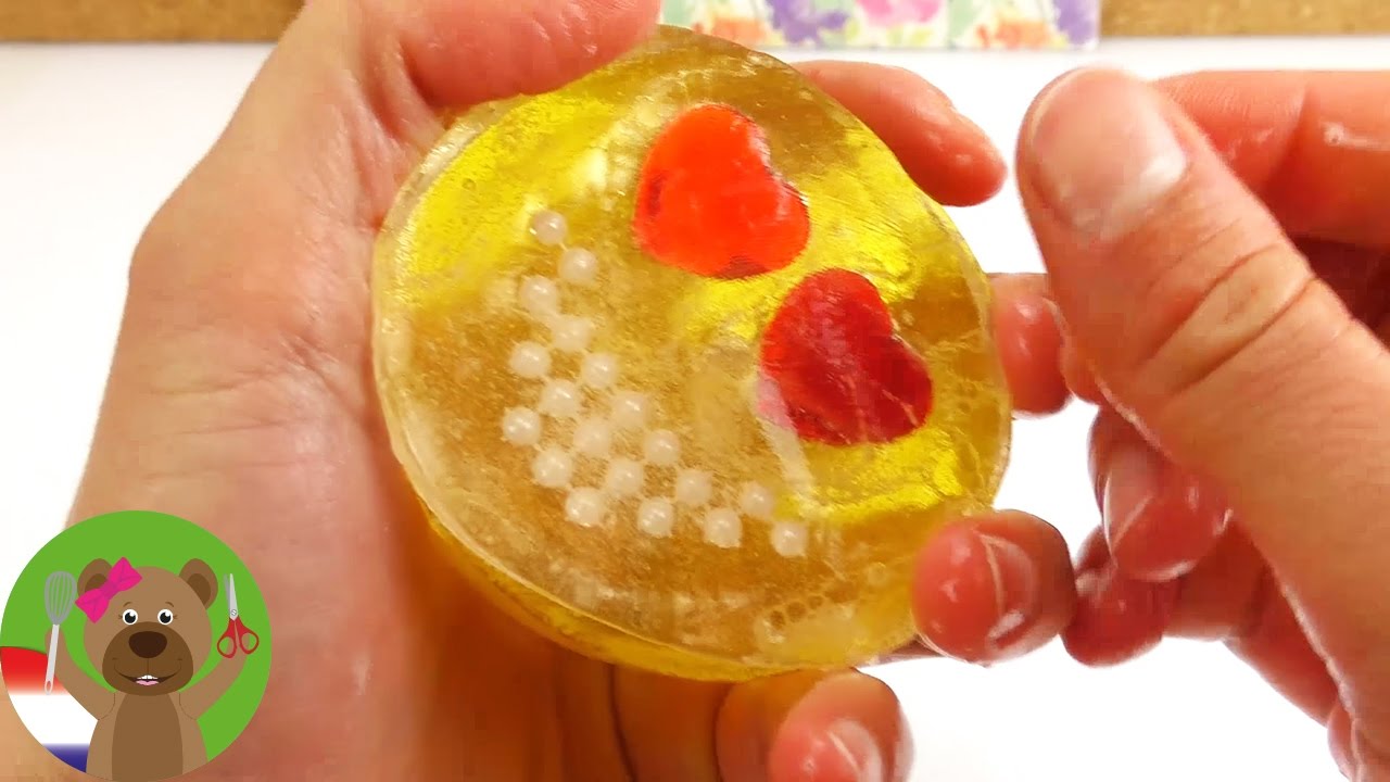 Doet het zelf ideeen! Emotion zeep maken met gele kleurstof! - YouTube