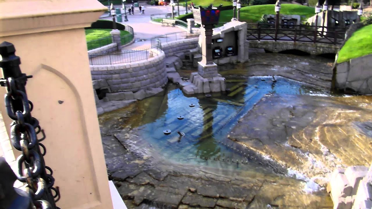 The waterfall of the Castle of Disneyland Paris. - YouTube