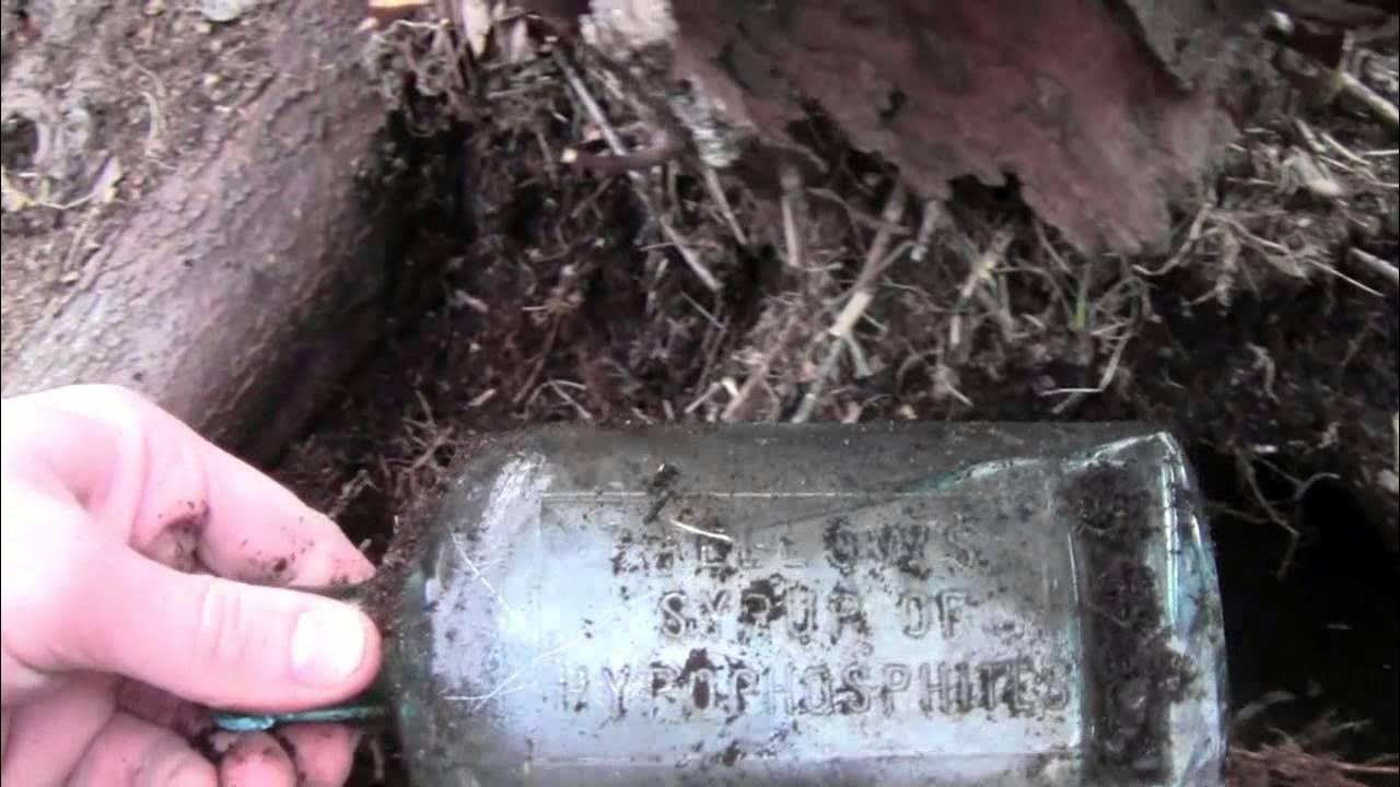 Bottle digging early 1900's privy - YouTube