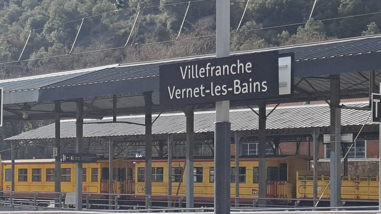 Petit tour dans le train jaune à destination de Font-Romeu - YouTube