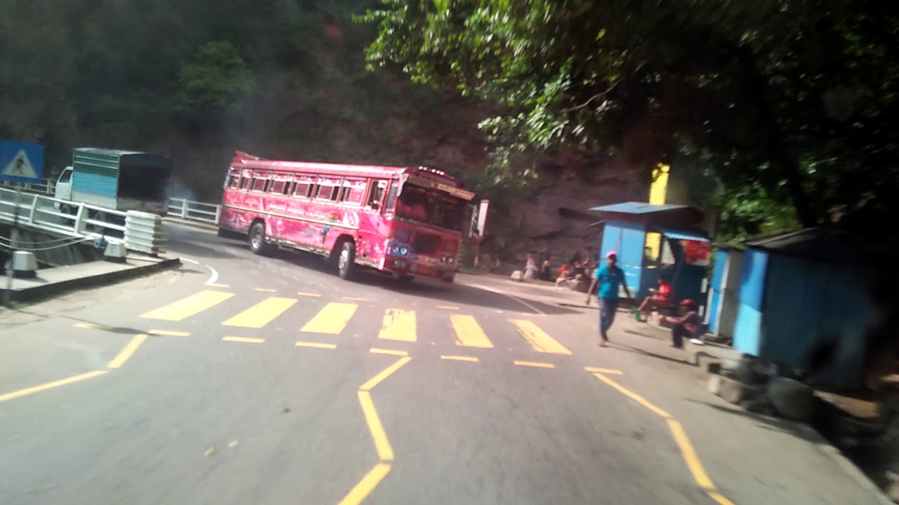Dam rajini bus දම් රැජින අනතුරට ලක් වීමට මොහොතකට පෙර - YouTube