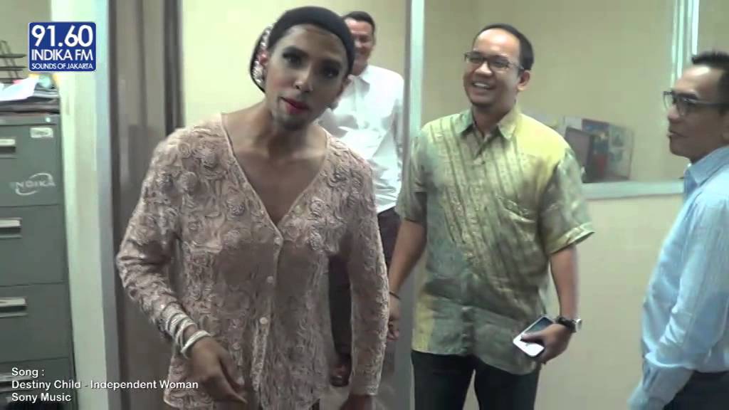 INDIKA FM - SAHIL Siaran Pakai Kebaya - YouTube