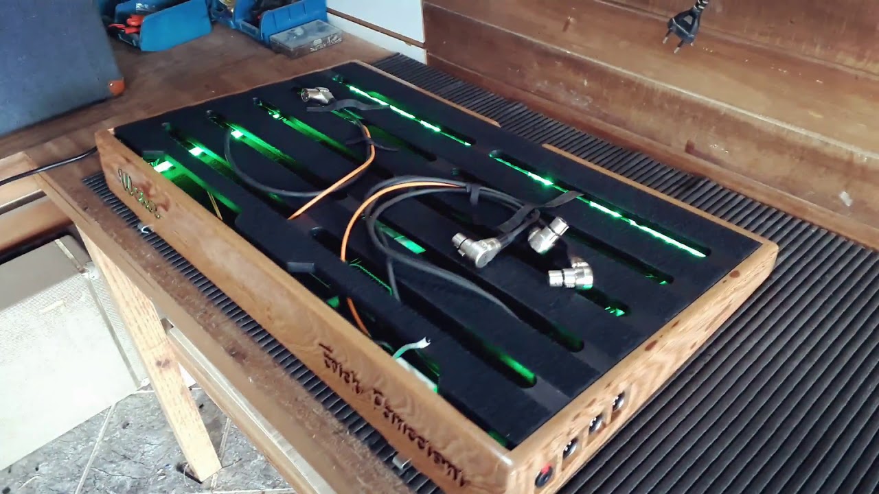Pedalboard Case LED - YouTube