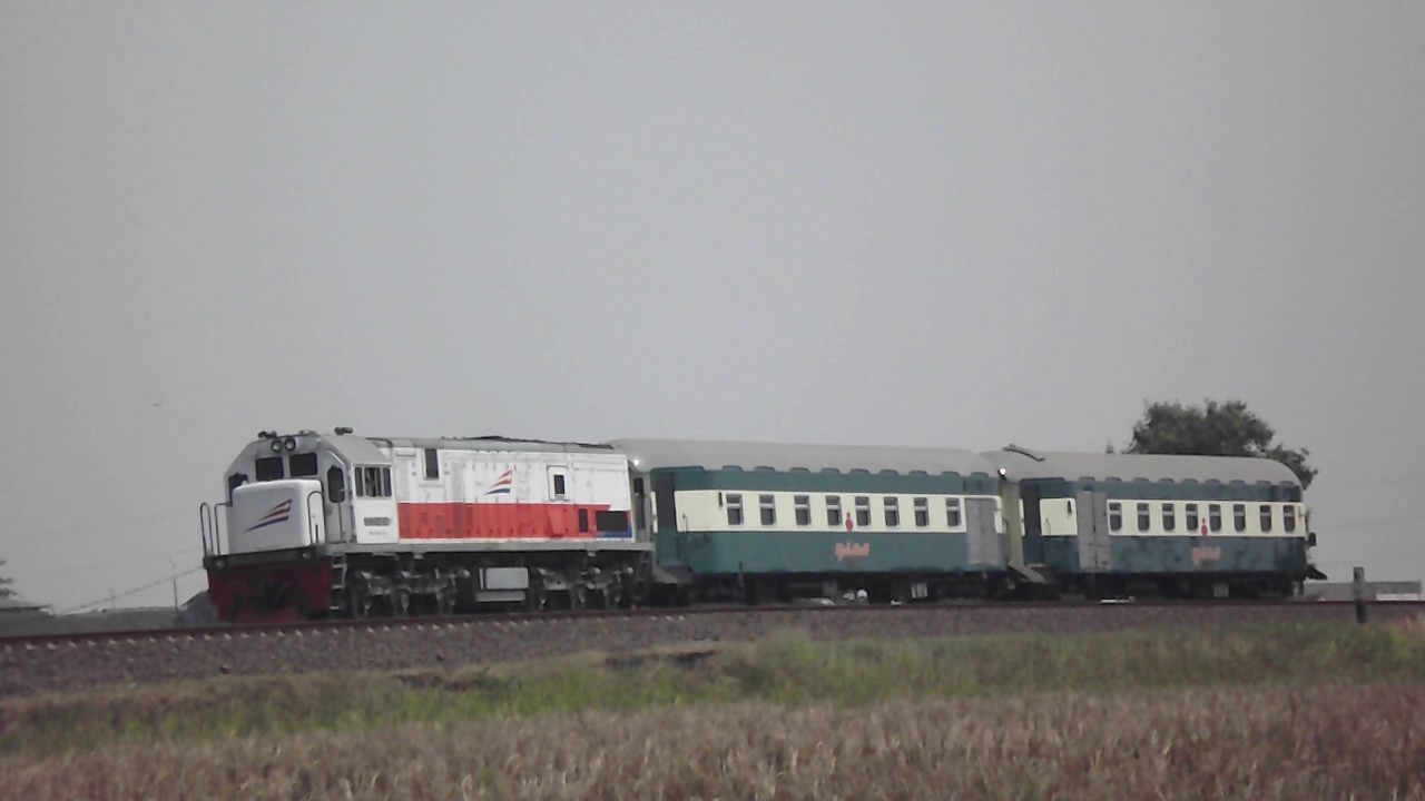 Kereta Api Jaman Belanda II Kereta Djoko Kendil - YouTube
