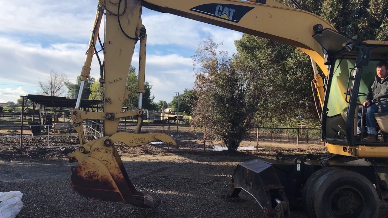 Cat m312 wheel excavator - YouTube