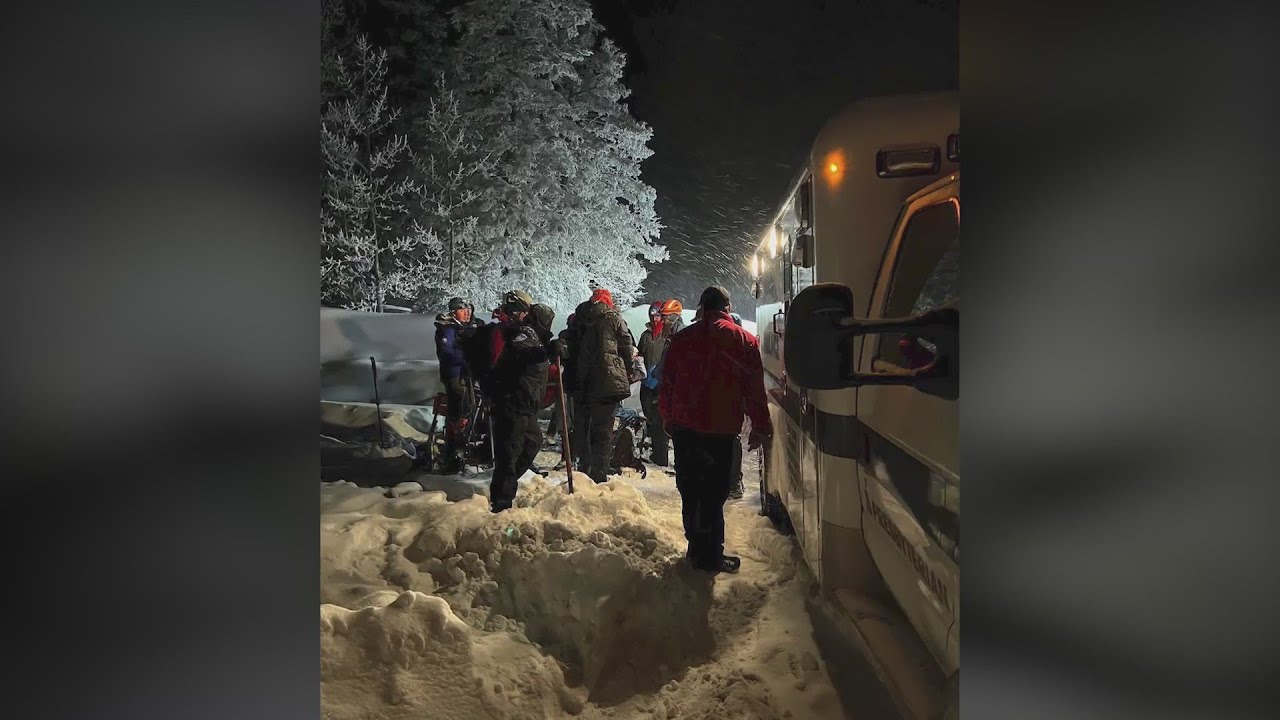 Two ‘underprepared’ hikers rescued from snow on the La Luz trail - YouTube