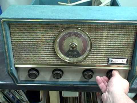 1963 Dansette RG31 Radiogram - Snoopy Vs The Red Baron - 1973 - 45rpm
