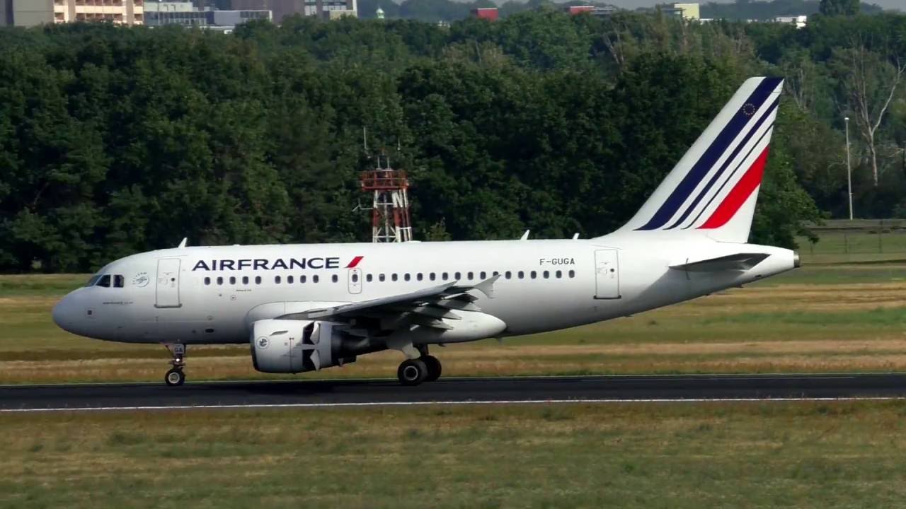 "Baby Airbus" Air France Airbus A318-111 F-GUGA AF 1434 landing at ...