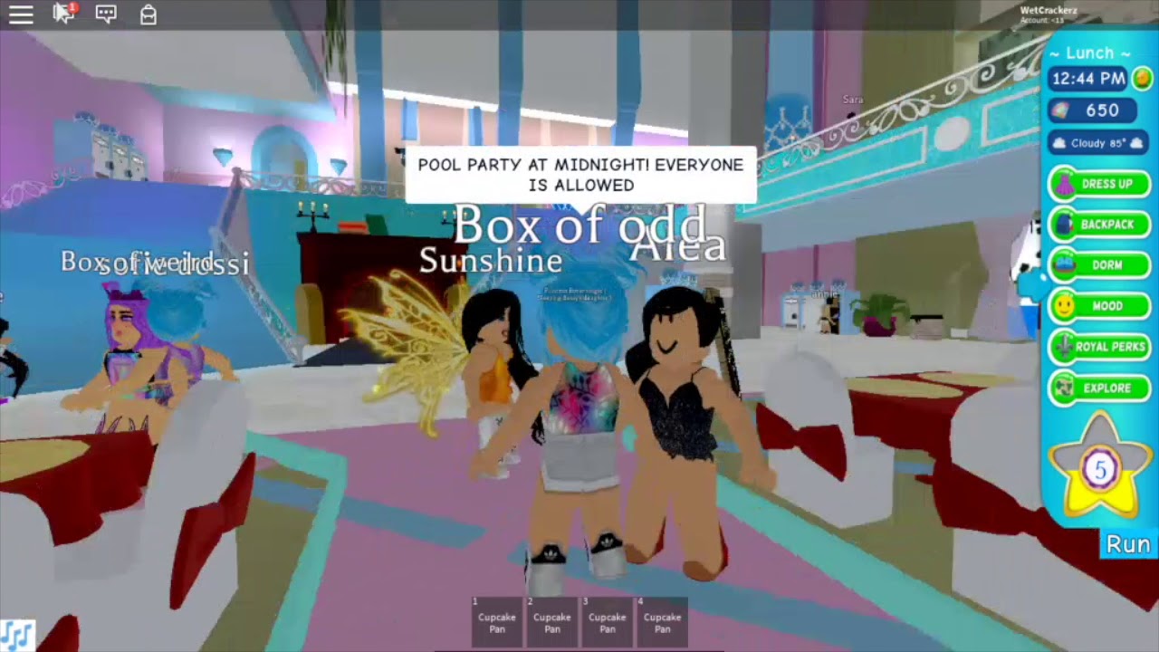 How to Throw an Epic Party in Royal High - YouTube