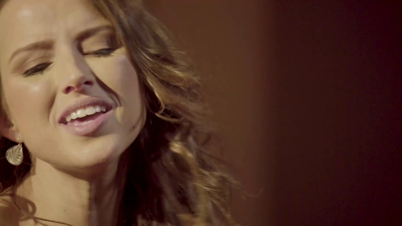 Nothing Breaks Like a Heart - Miley Cyrus (COVER) by Louise Day. - YouTube