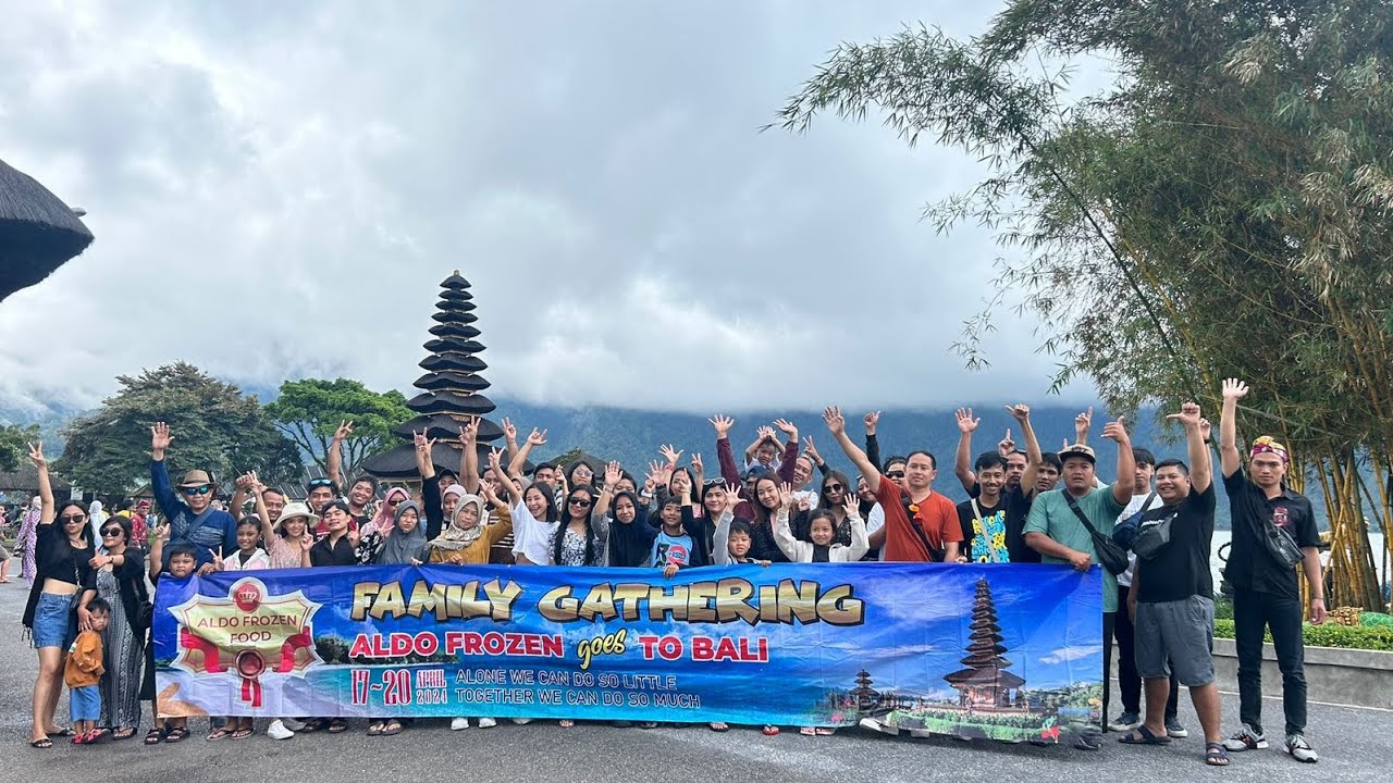 KELUARGA BESAR ALDO FROZEN GOES TO BALI - YouTube