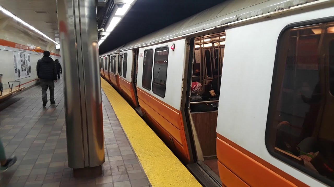 MBTA Orange Line Hawker Siddeley 01200 Series Leaving Downtown Crossing ...