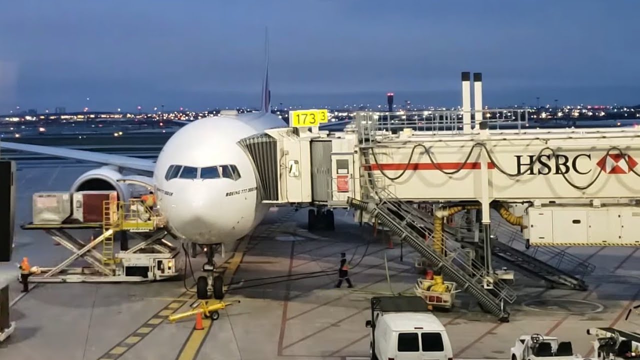 Emirates: Toronto - Dubai (EK242) Boeing 777 - YouTube