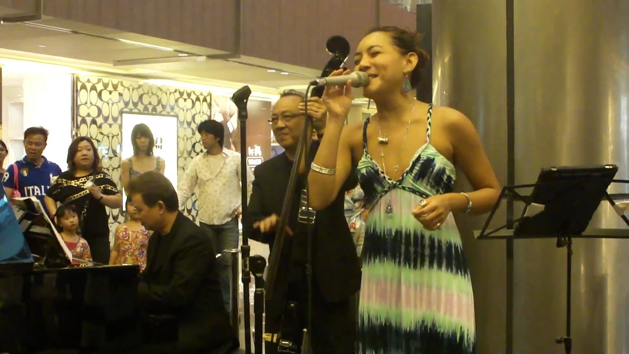 L-O-V-E by Dawn Ho @ Paragon Music En Vogue 12 Feb 11 - YouTube