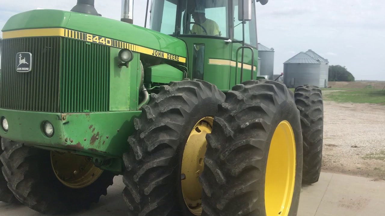 John Deere 8440 - YouTube