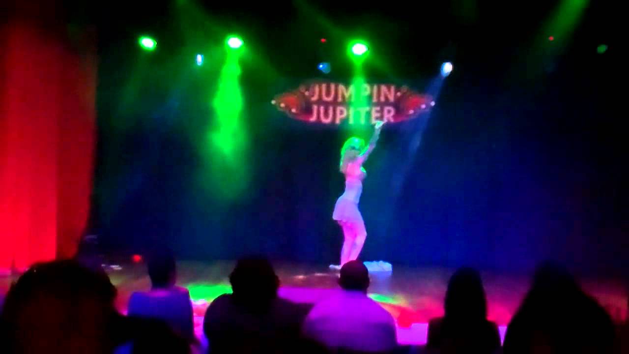 Tanis Lee performing at the Jumpin Jupiter 11/13/11 - YouTube