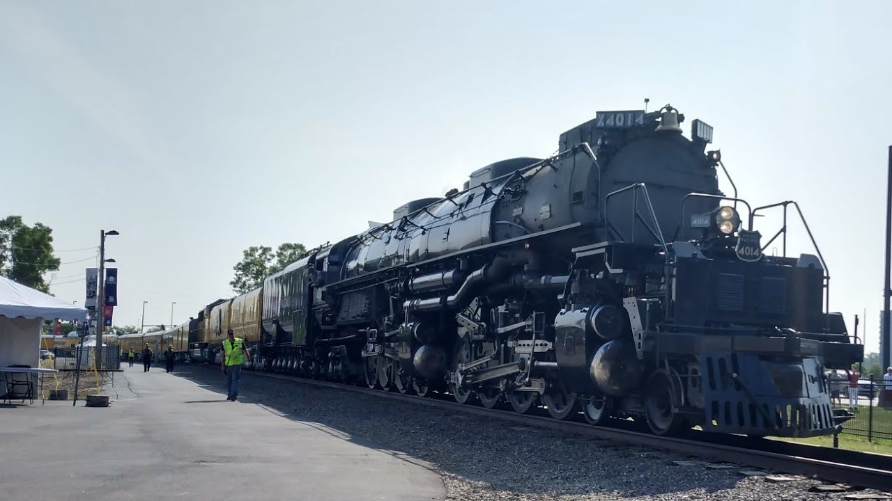 UP4014 arriving at UP Home Plate across from the College World Series ...