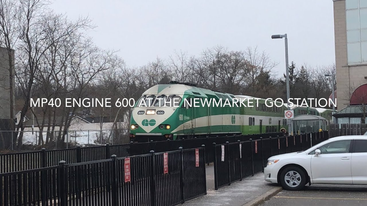 MP40 Go Train Engine 600 Leads a 12 Car Train at Newmarket Go Station ...